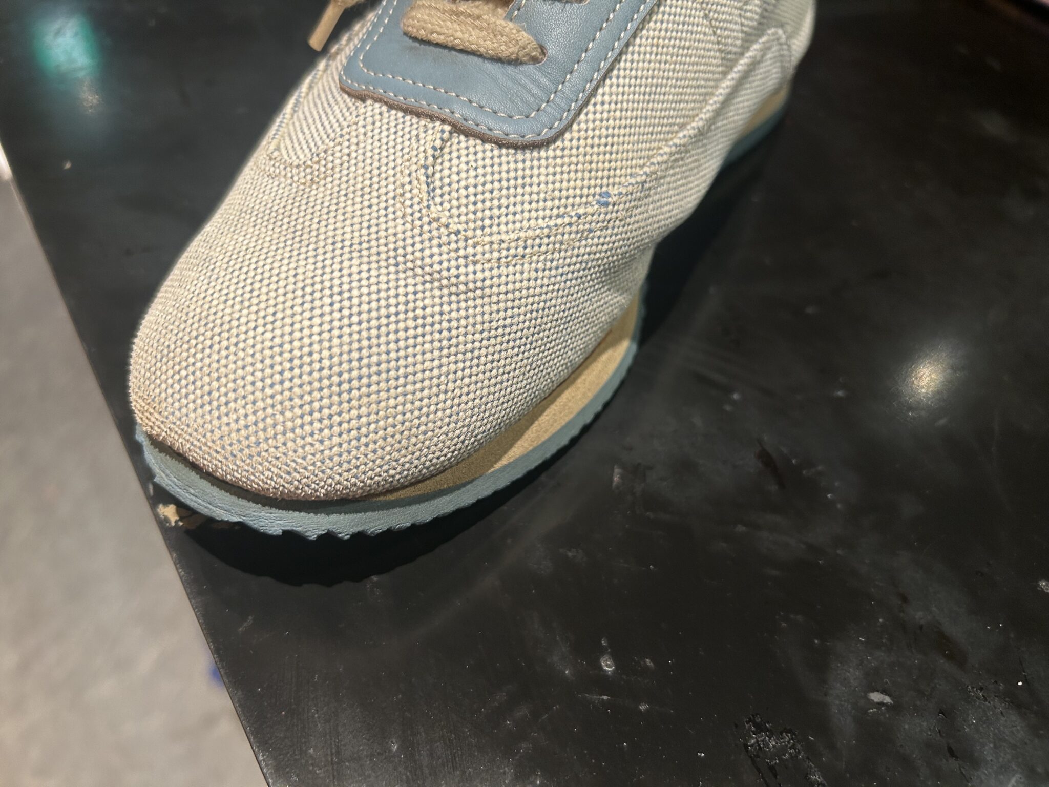 もちろん革でなくても合皮、布地こちらもキレイにします。